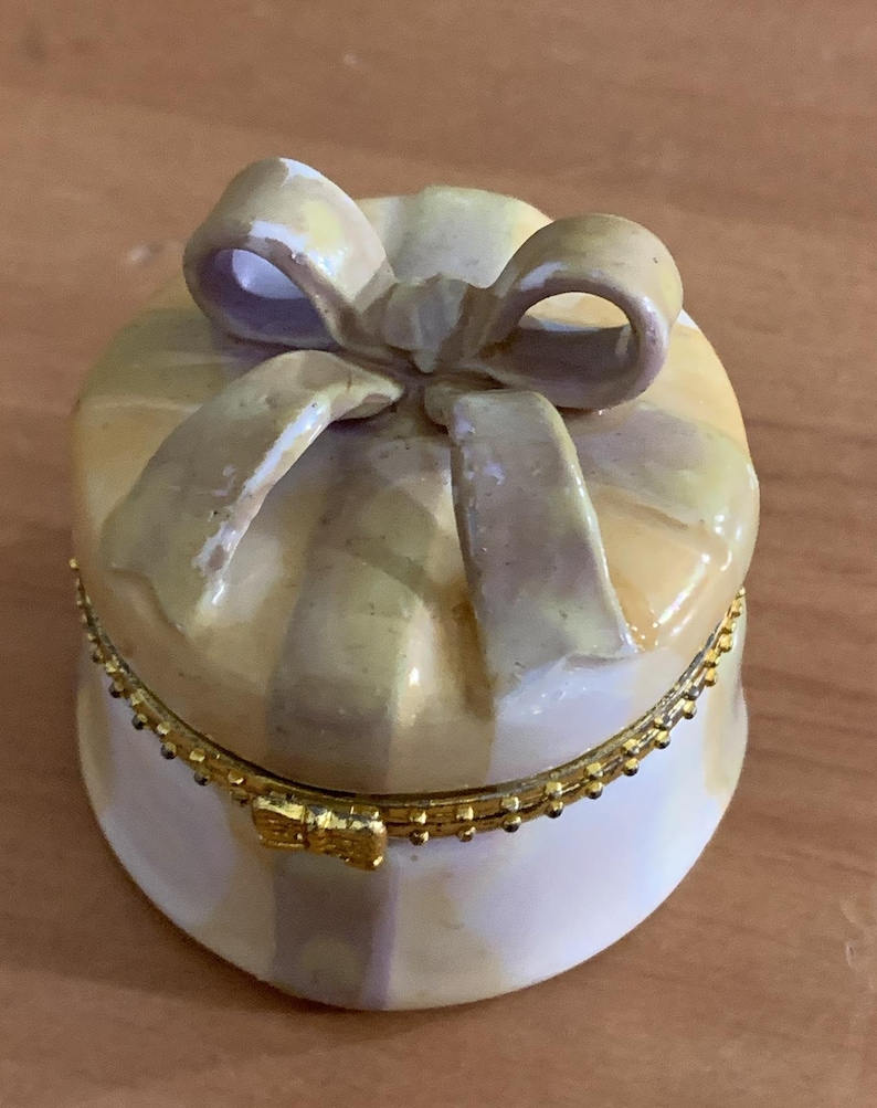 Hand-painted Porcelain Gift Box Trinket or Pill Box – Hinged With Bow ...