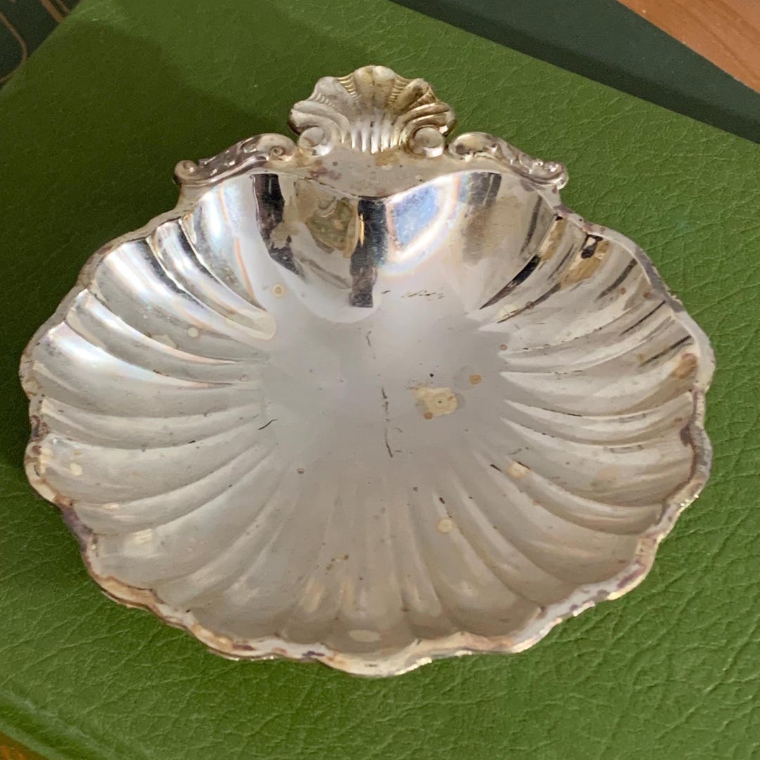 Silver Plated Shell Trinket Dish With Ornate Crest and Three Feet ...