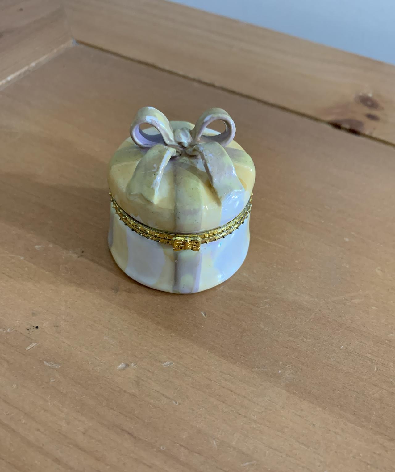 Hand-painted Porcelain Gift Box Trinket or Pill Box – Hinged With Bow ...