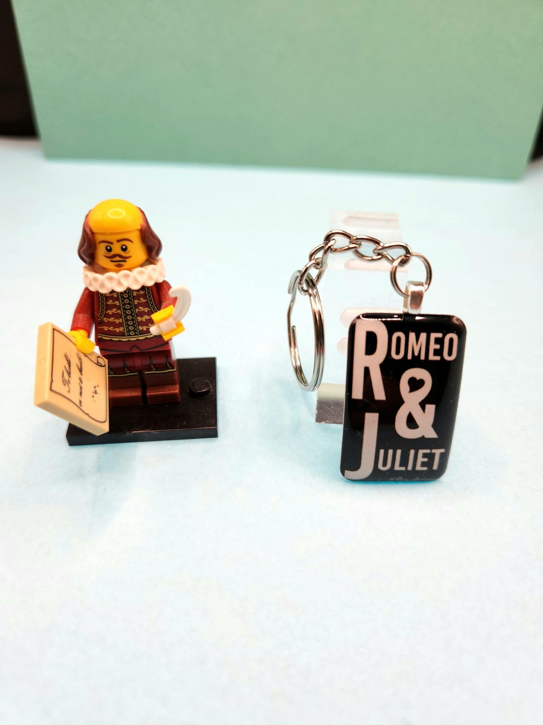 Romeo and Juliet Key Ring for Shakespeare Reader With Handcrafted Resin ...