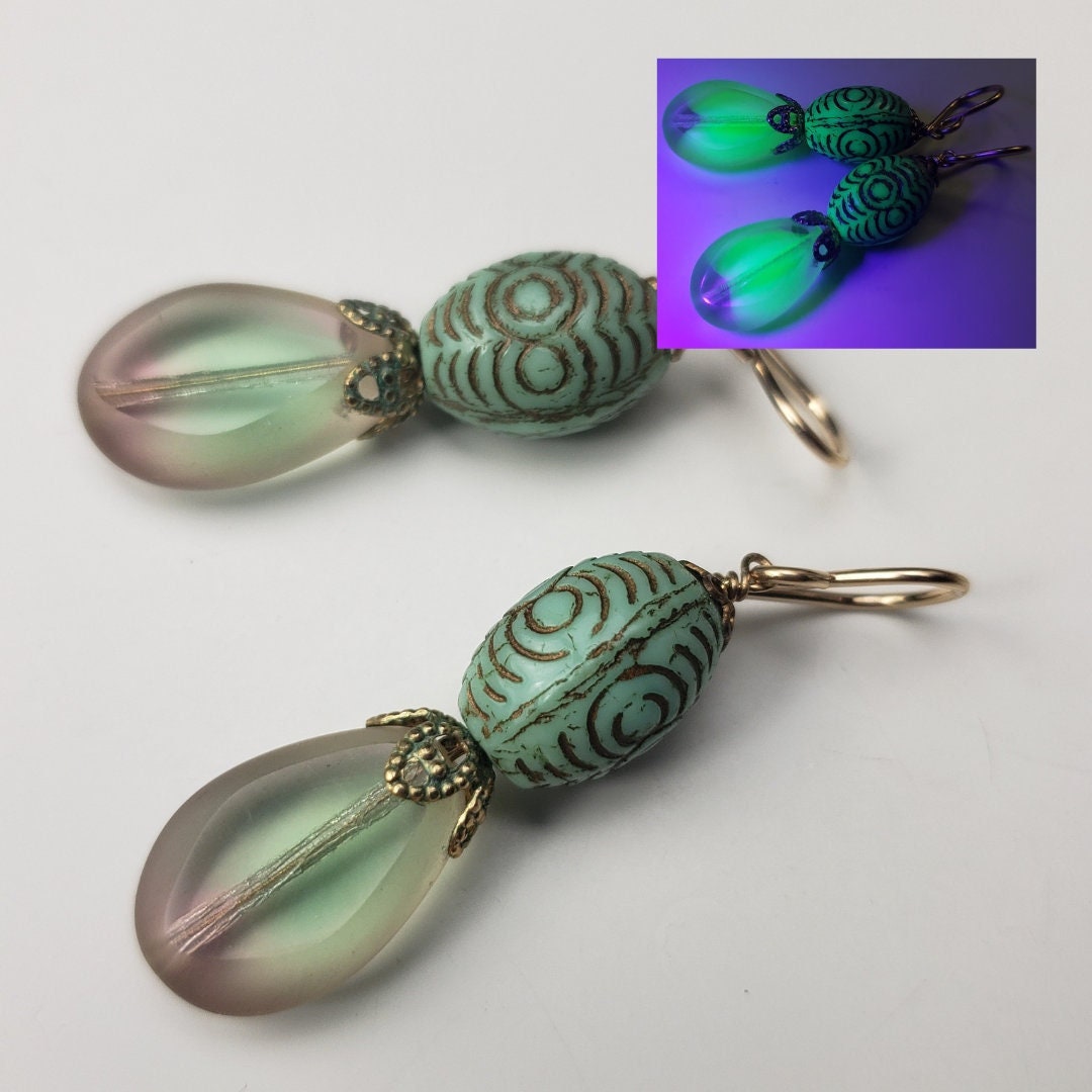 Antique Pink Bicolor & Green Neiger Molded Uraniium Glass Beads Gold ...