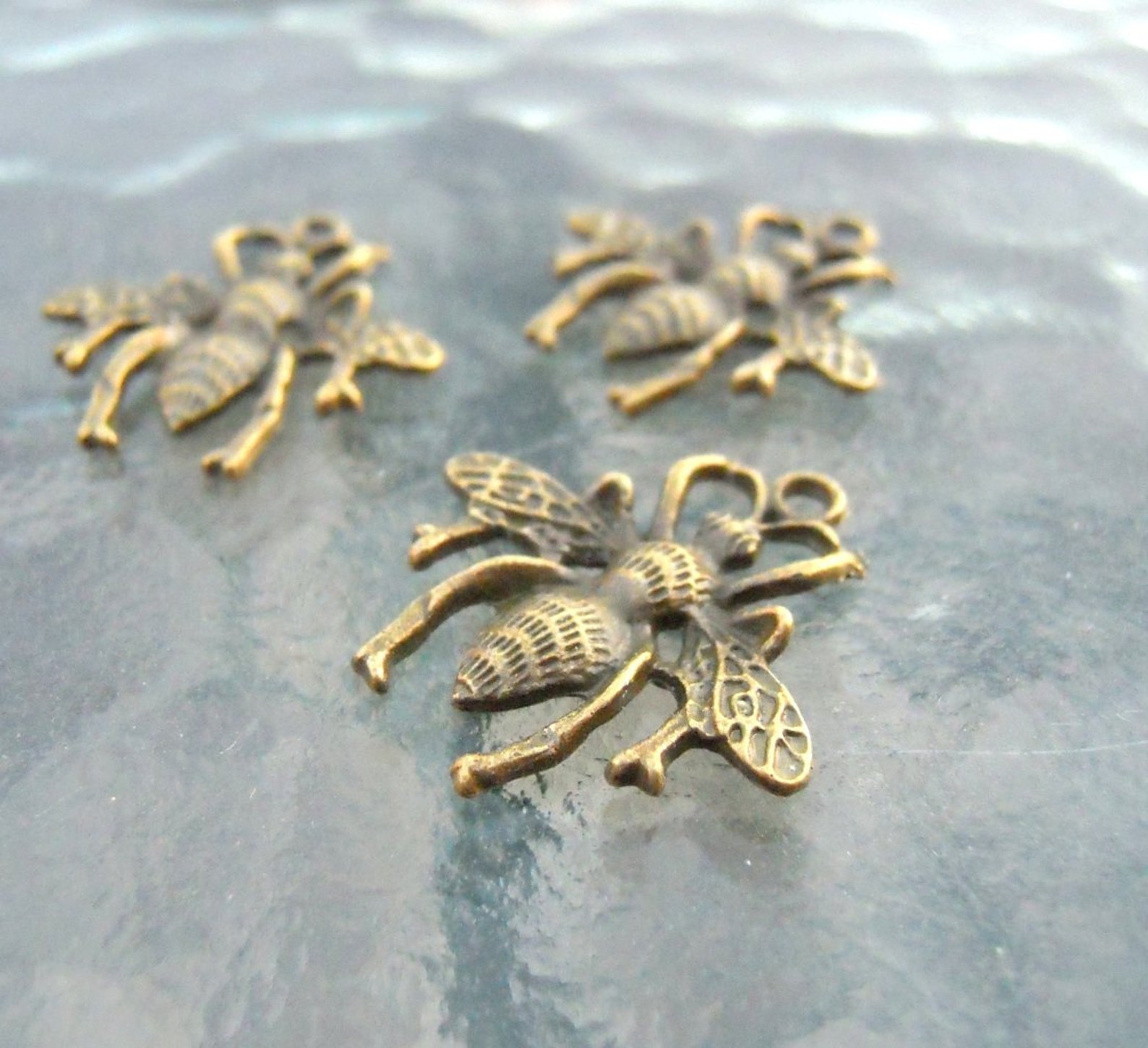 CLEARANCE 11 Large Bronze Bees Nature Pendants Bee - Etsy