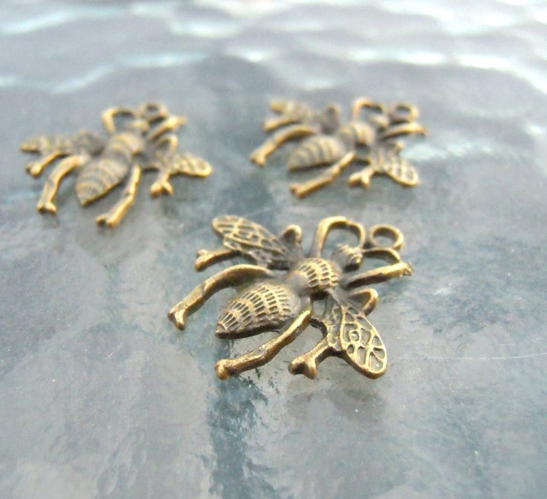 CLEARANCE 11 Large Bronze Bees Nature Pendants Bee - Etsy