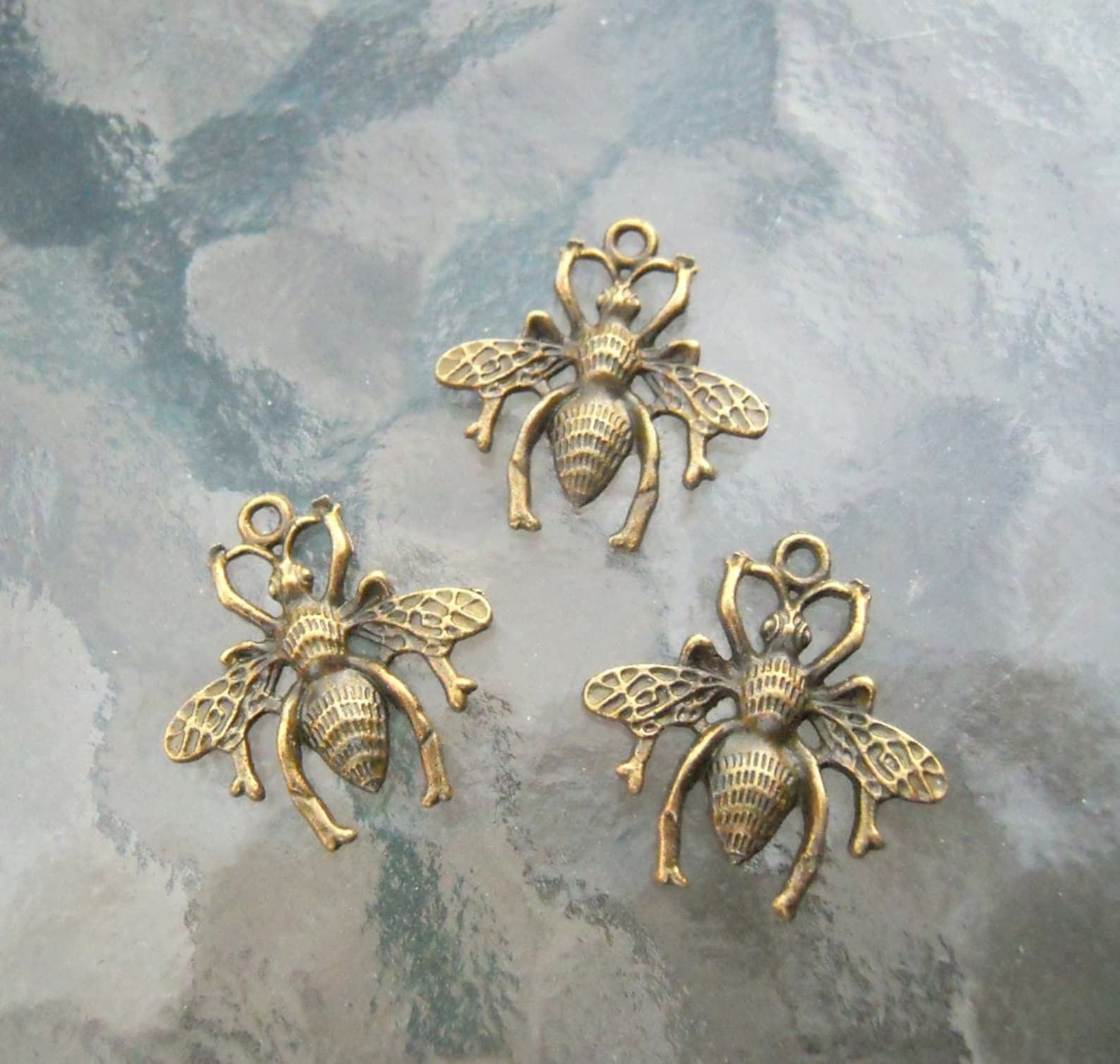 CLEARANCE 11 Large Bronze Bees Nature Pendants Bee - Etsy
