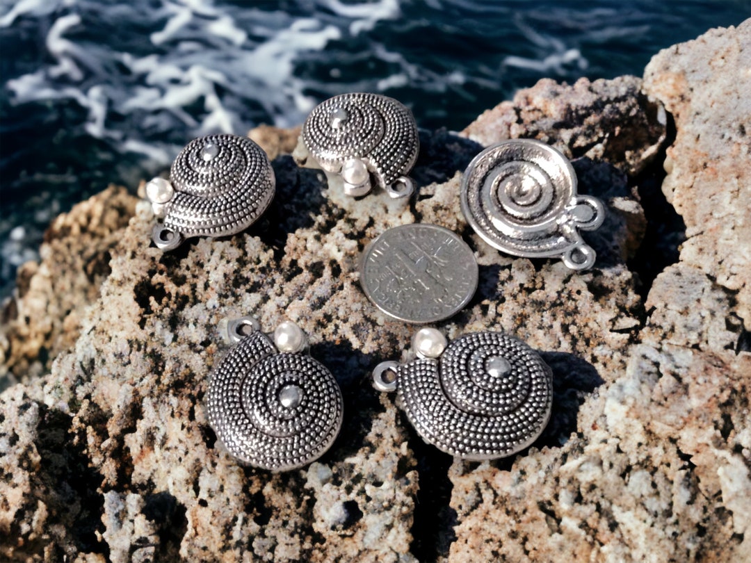 4 Large Silver Conch Shell Pendants or Charms, Sea Life Pendants, Shell ...
