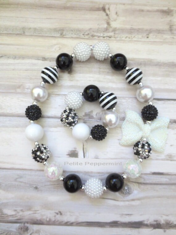Black and white chunky necklace store