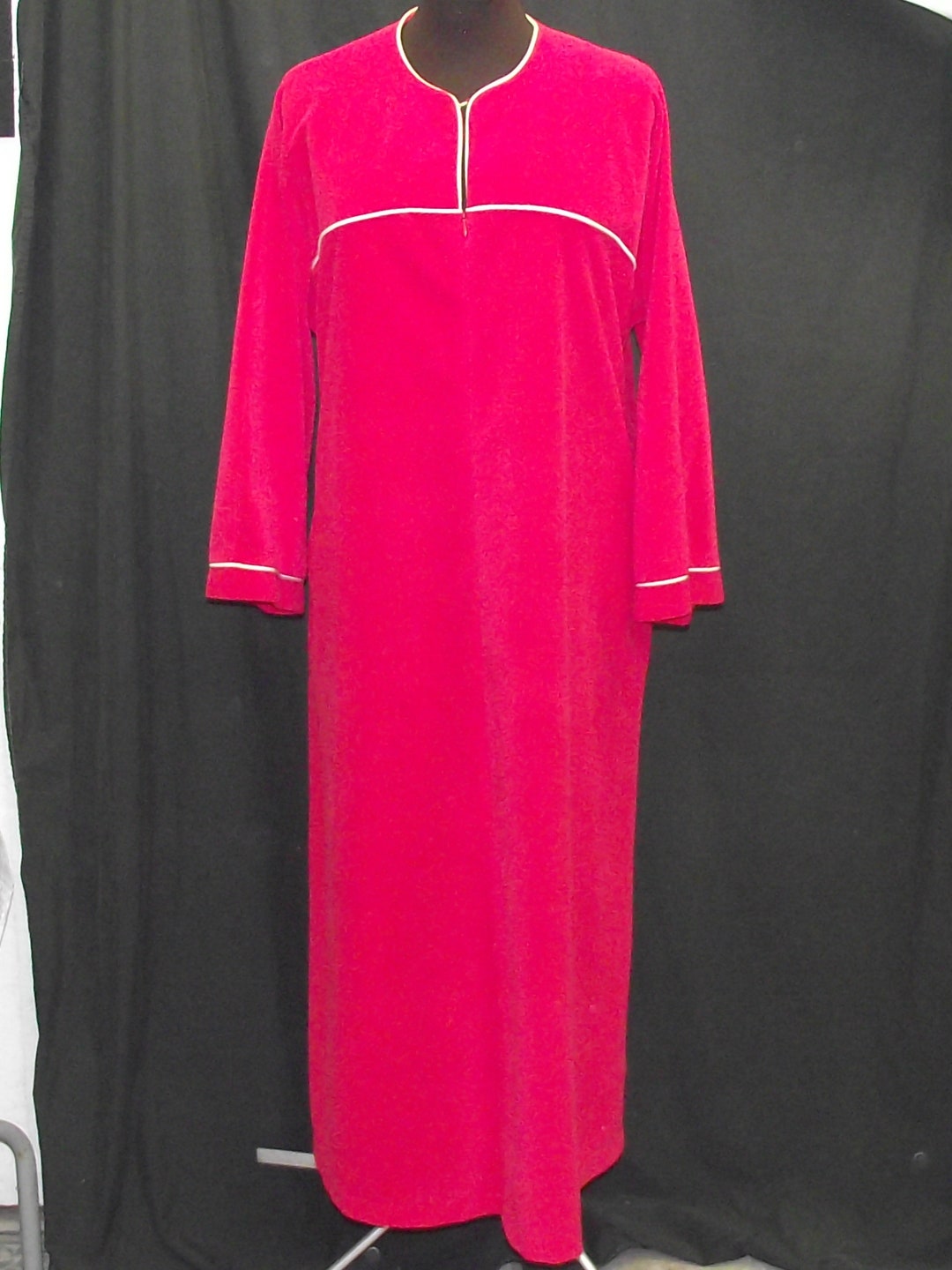 Cherry Red Vanity Fair Zip Front House Coat Soft Fuzzy Robe Sz Medium ...