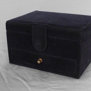 Boucheron Parfum Paris Sapphire Blue Velvet Jewelry Box Snap Belted ...