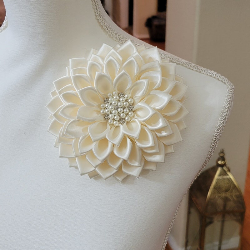 Flower Brooch - Etsy