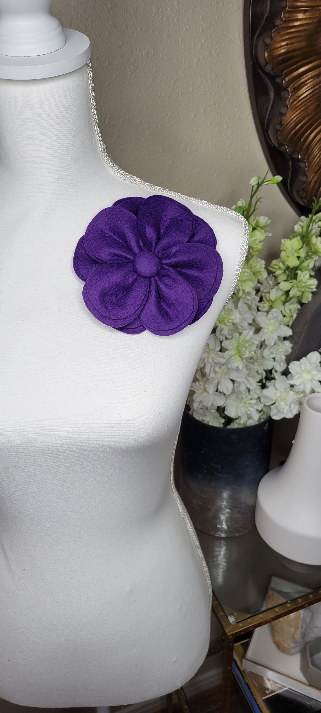 Broche violette africaine, broche de corsage de fleur, broche d'épaule ...