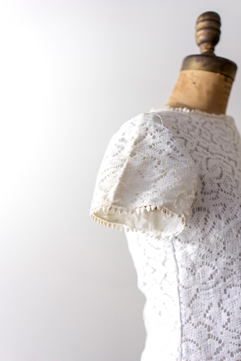 60 White Lace Blouse. Vintage 1960s Top. Scalloped. Floral. - Etsy