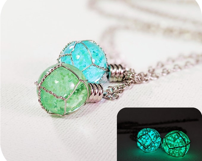 FFVII Glowing Holy Materia Necklace - Final Fantasy VII Inspired Glow ...