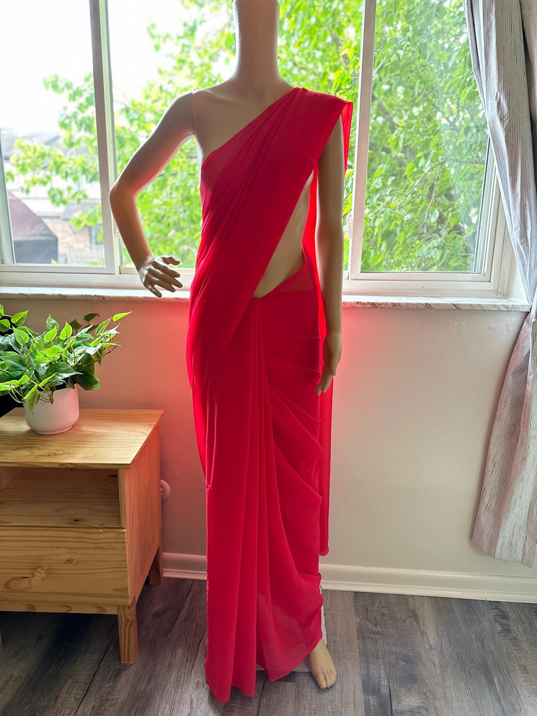 Vibrant Coral Red Chiffon Saree – Sheer Lightweight Partywear Saree for ...