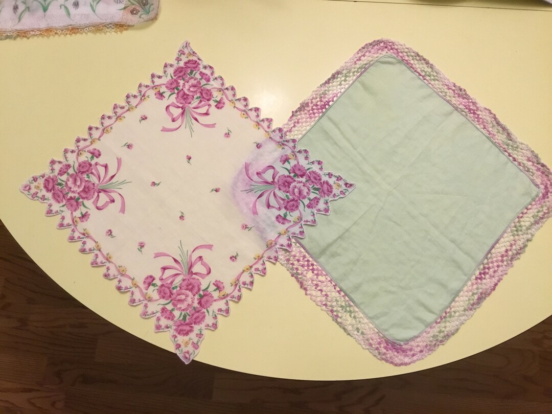 Vintage Hanky Set von zwei Hankies One mit Fancy Tatted Edge One Floral ...