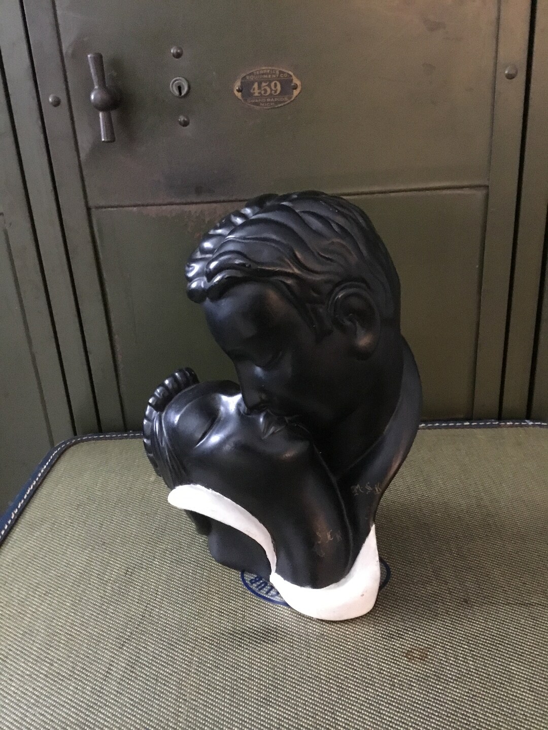 Kissing Couple Statue by ABCO Alexander Backer Co New York Deco Look ...
