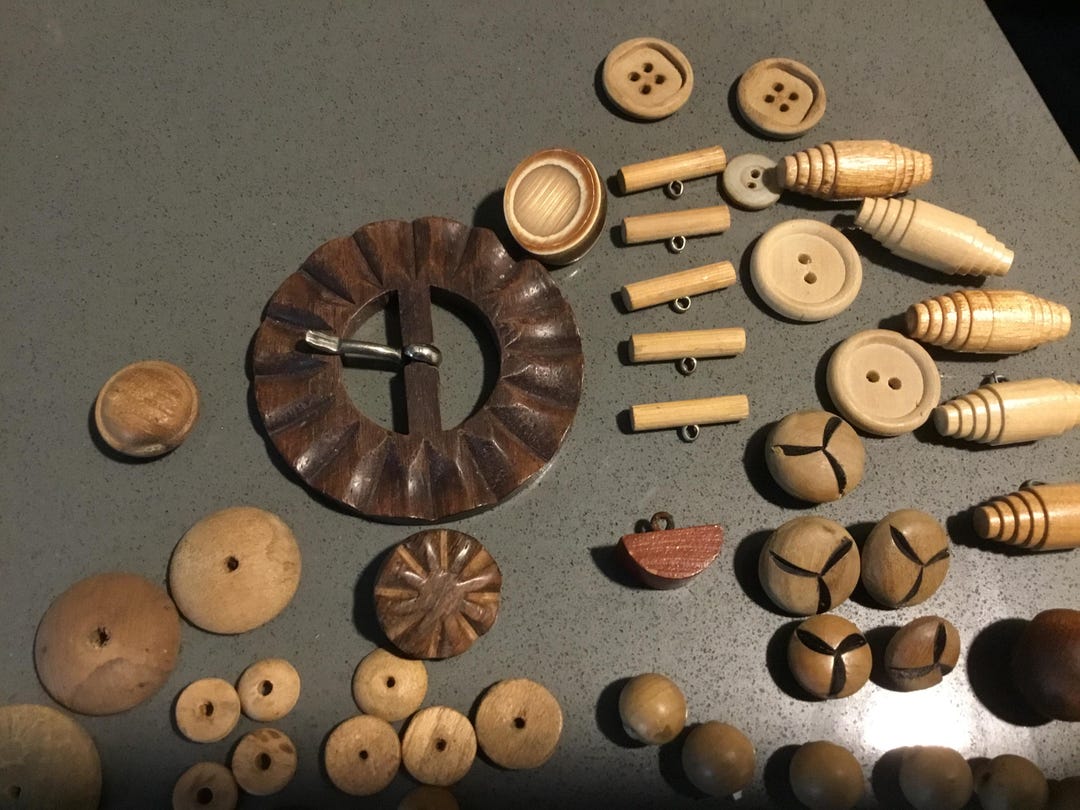Vintage Buttons Wood Buttons Some Carved, Barrel Buttons, Ball Buttons ...