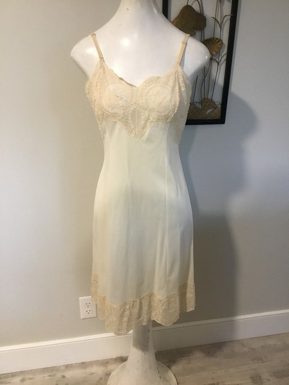 VINTAGE Slip with Lace Accents Off White Lacey Slip C… - Gem