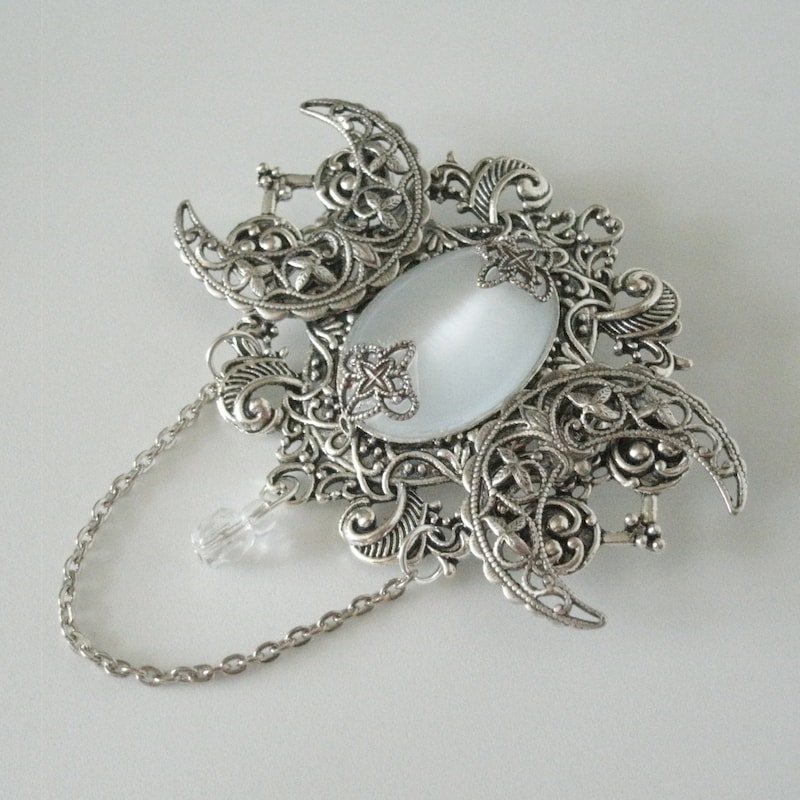 Victorian Brooch - Etsy