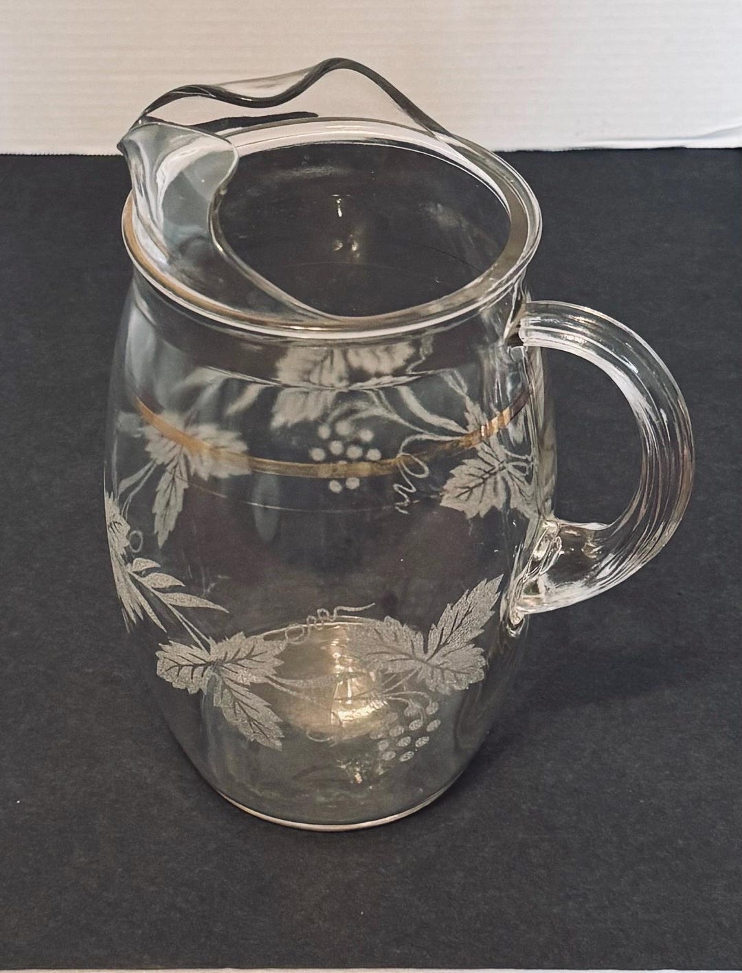 Bartlett Collins Etched Golden Grape Grapevine 72 Oz Pitcher Ice Lip ...