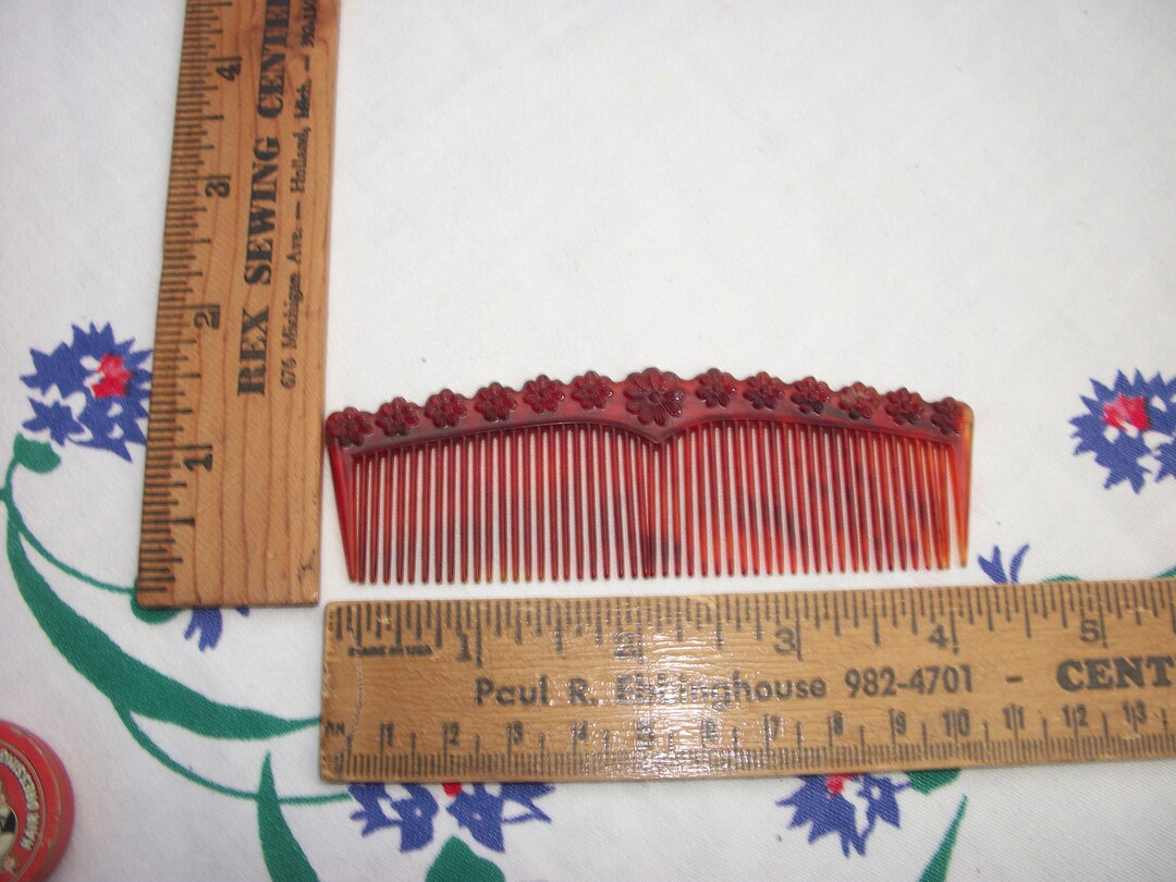 Vintage Hard Plastic Hair Comb With Daisies - Etsy