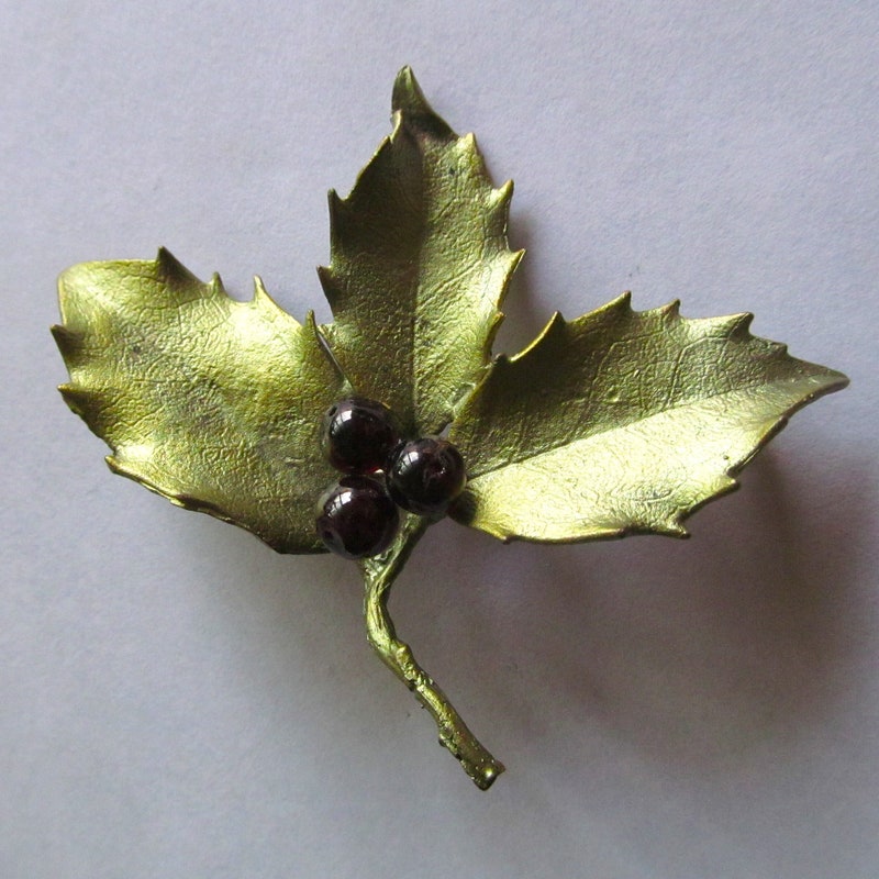 Holly Leaf Necklace - Etsy