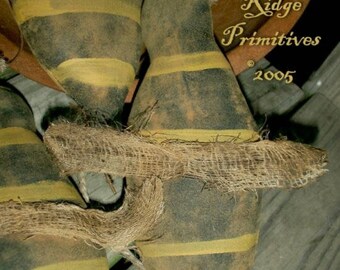 Primitive Bee - Etsy