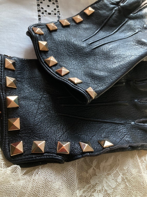 1970s Pyramid Studded Deep Inky Black Leather Gloves - Gem