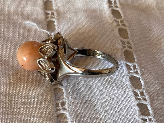 1960s Peach Marbled Bakelite Daisy & Stamped Silver R… - Gem