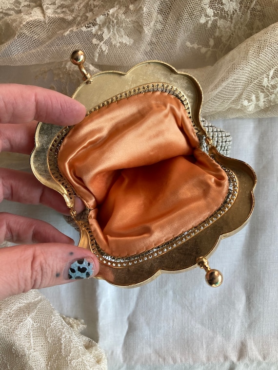 1960s Enameled White Daisy Gold Mesh Change Purse by … - Gem