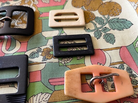 1940s thru 1960s Celluloid Bakelite Plastic Scarf Shi… - Gem