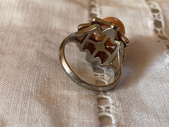 1960s Peach Marbled Bakelite Daisy & Stamped Silver R… - Gem
