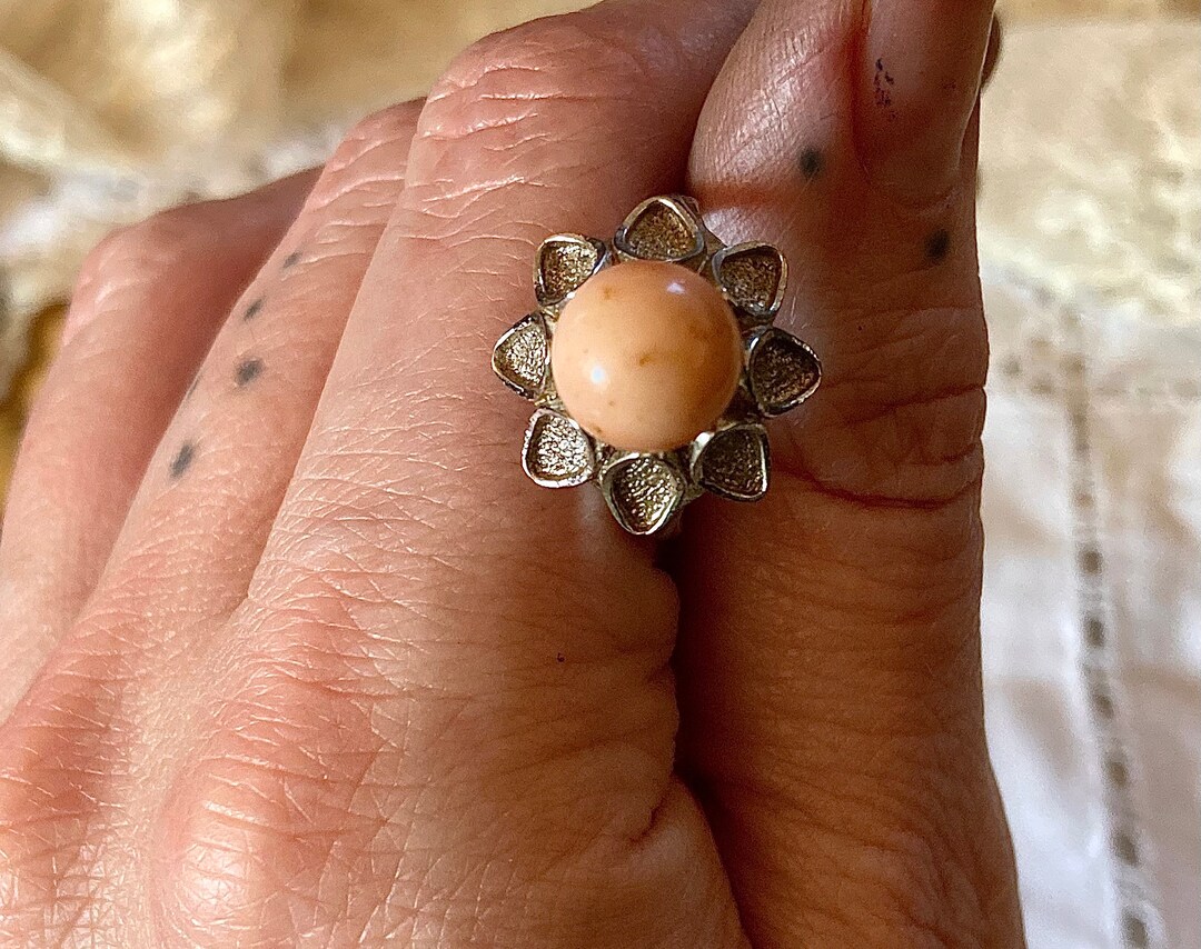 1960s Peach Marbled Bakelite Daisy & Stamped Silver Ring - Etsy