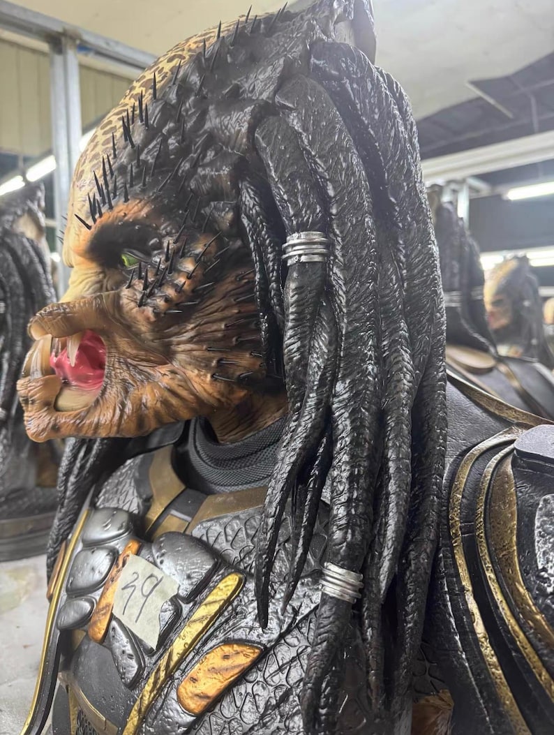 Predator 1:1 Scale Bust – Resin Cast, Original Mold Replica, Includes ...