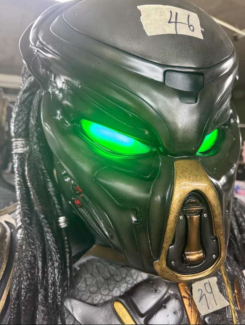 Predator 1:1 Scale Bust – Resin Cast, Original Mold Replica, Includes ...