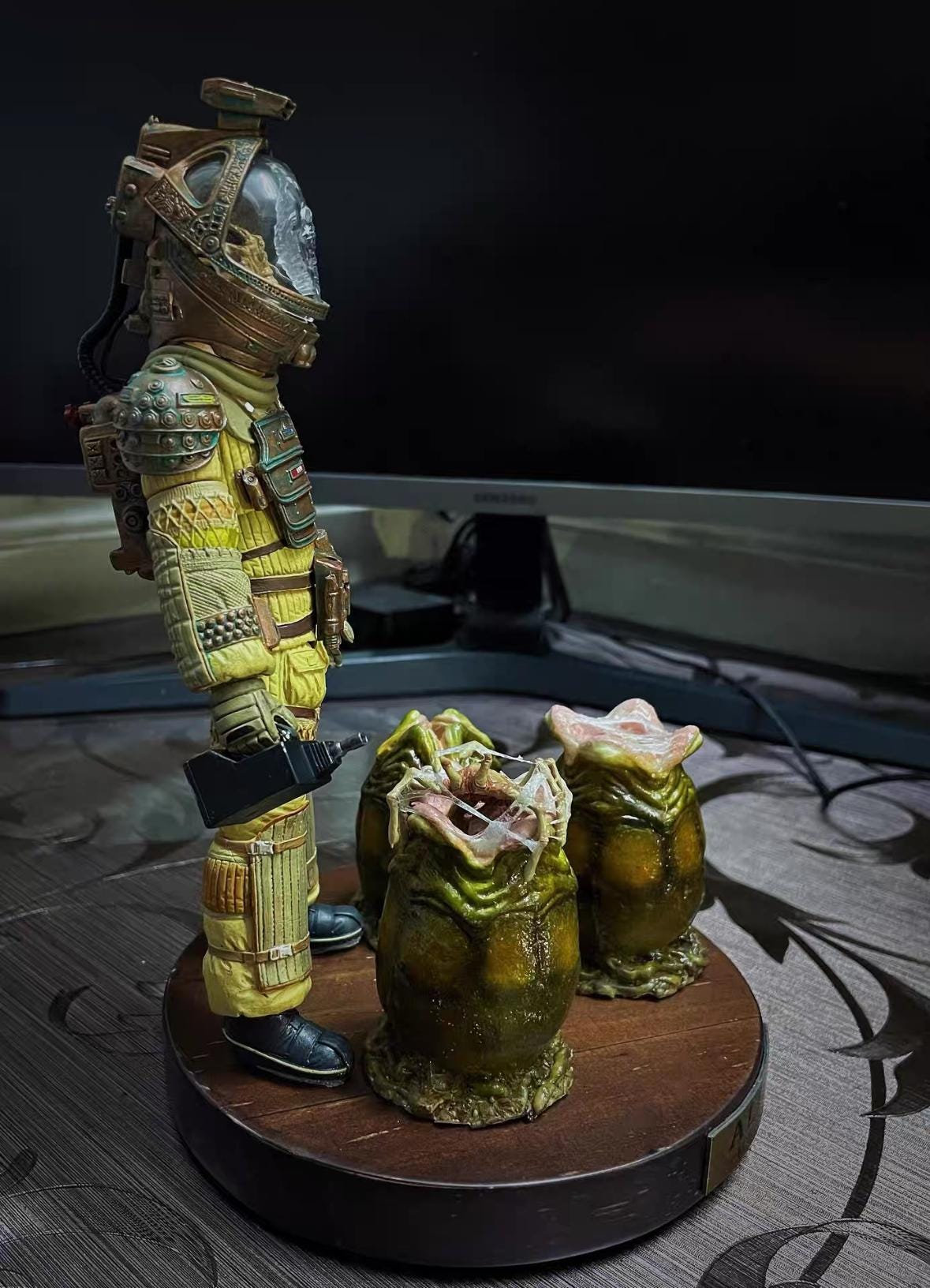 Alien Movie Diorama Statue – Astronaut Encounter With Facehugger, 23cm ...