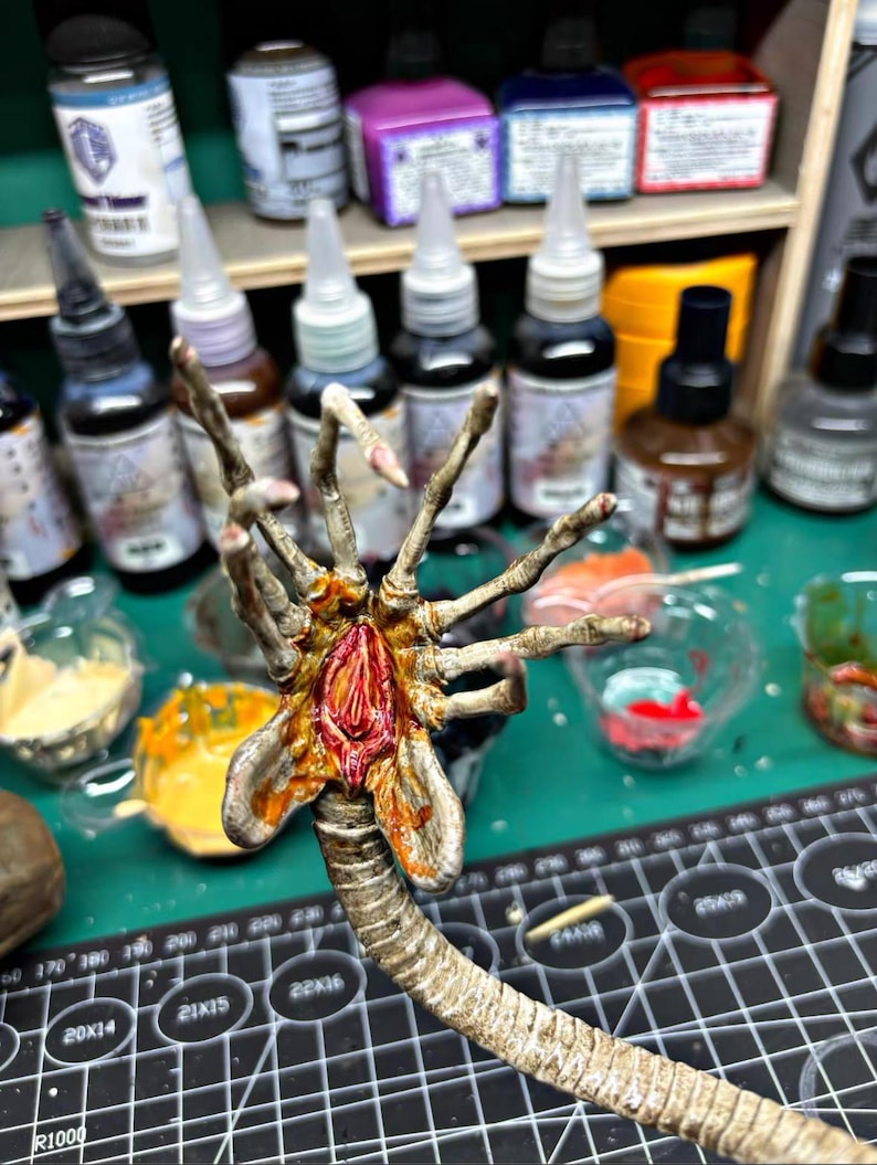 Facehugger Model Statue Ornament, Glass Jar, Alien Specimen Container ...