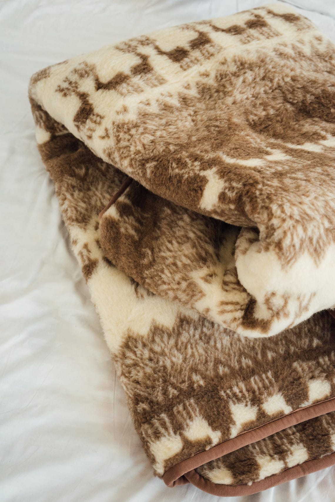 Cozy Sheep Wool Blanket – Soft, Warm & Lightweight Throw - Etsy
