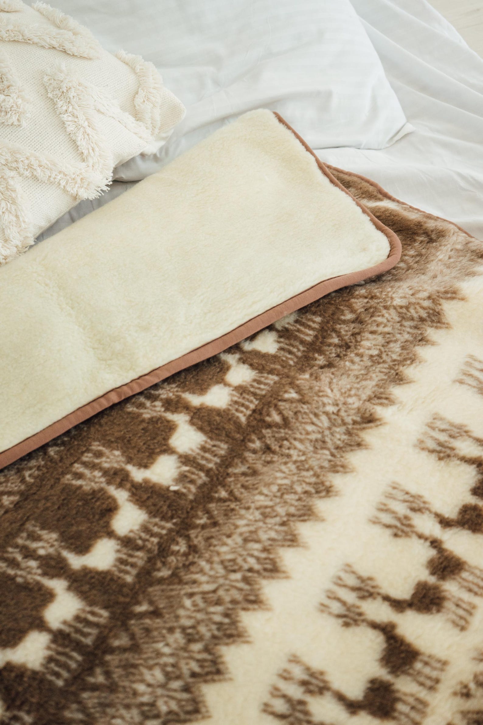 Cozy Sheep Wool Blanket – Soft, Warm & Lightweight Throw - Etsy