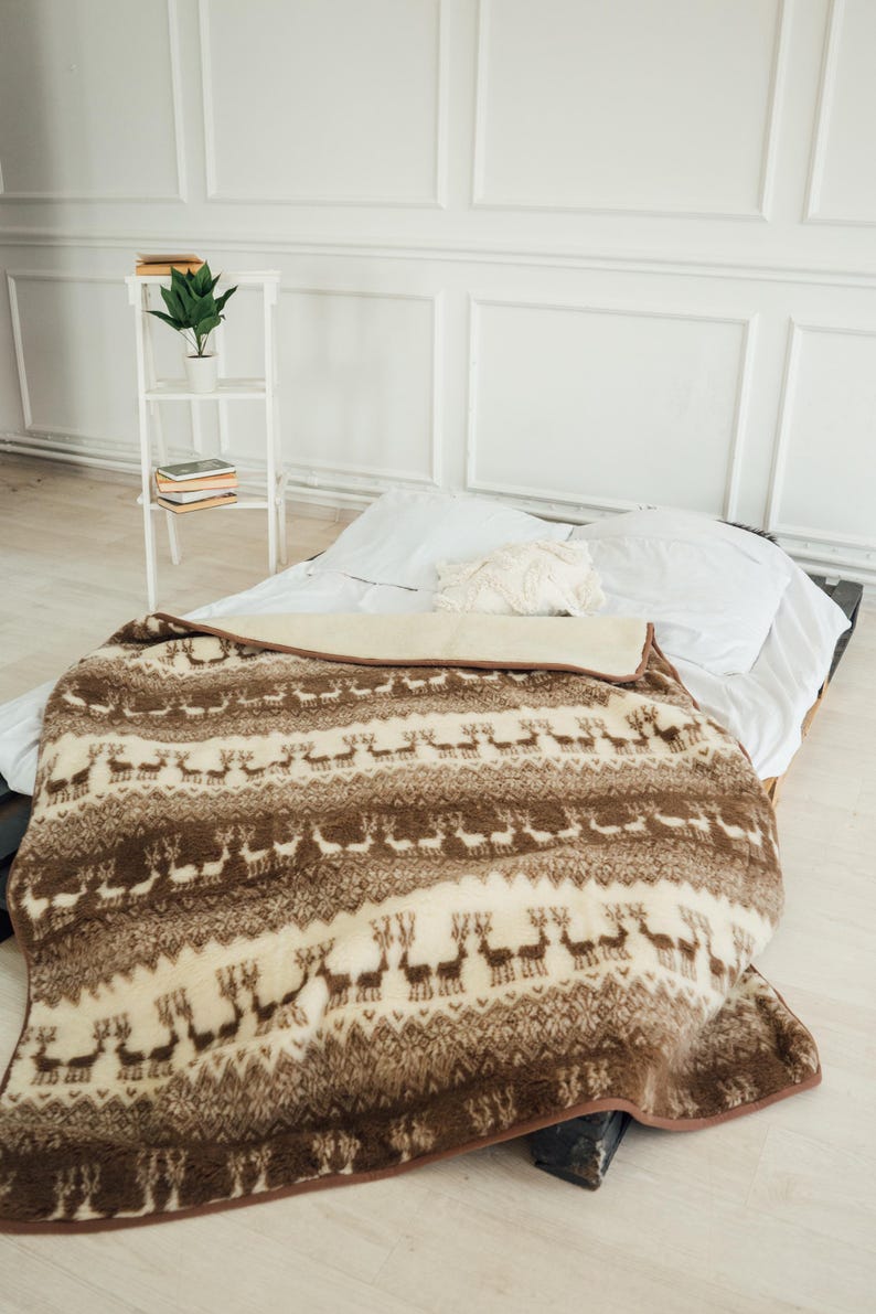 Cozy Sheep Wool Blanket – Soft, Warm & Lightweight Throw - Etsy
