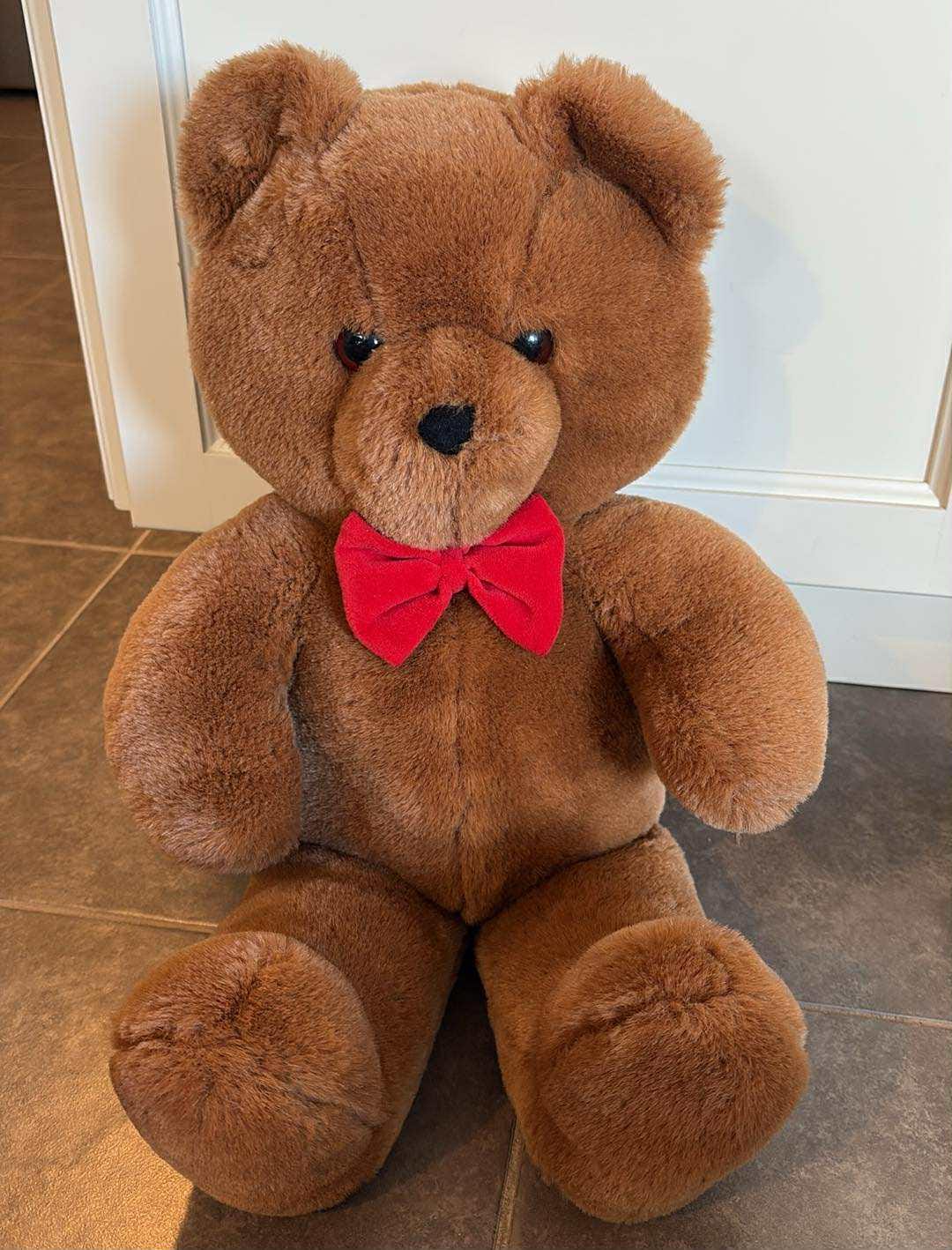 Oso de peluche vintage Dakin Fun Farm Honey Jo de 1986 con lazo rojo ...