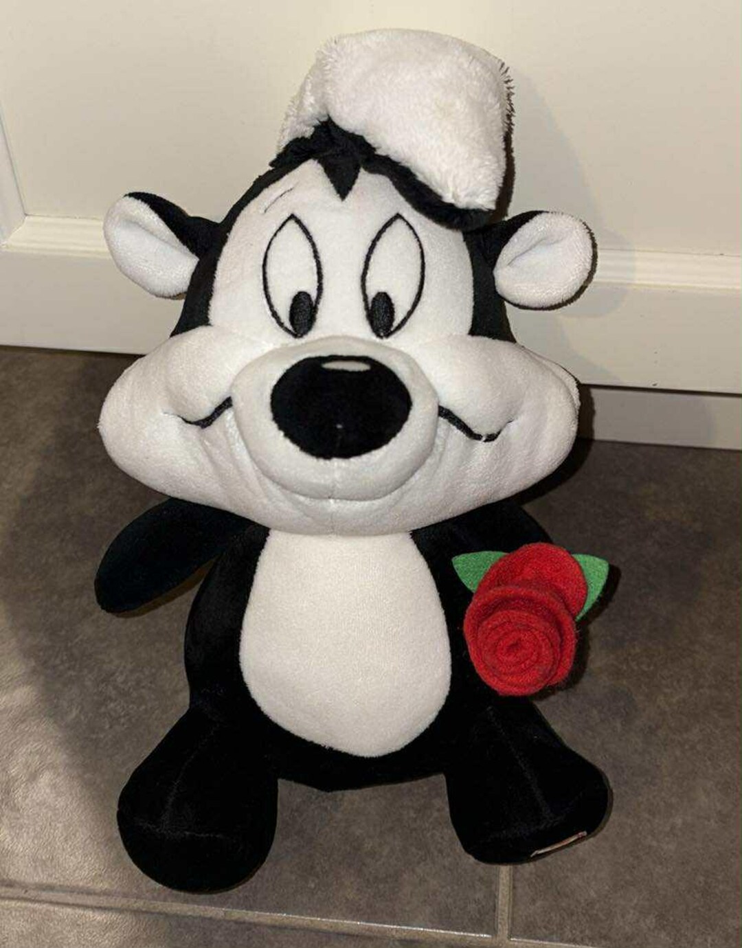 Pepe Le Pew Hallmark Plush Skunk Sings Cartoon With Rose 10” - Etsy