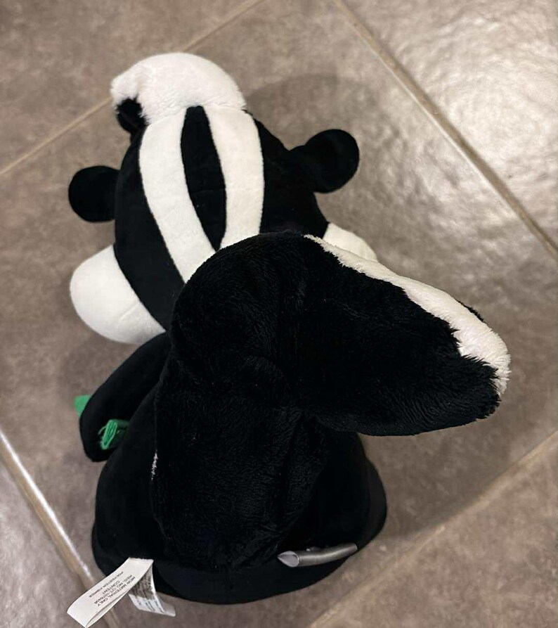 Pepe Le Pew Hallmark Plush Skunk Sings Cartoon With Rose 10” - Etsy