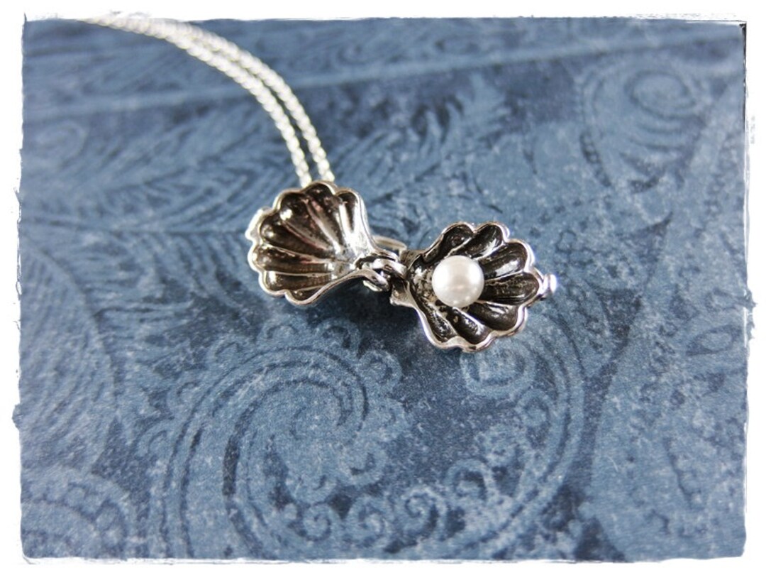 Silver Clamshell Necklace Sterling Silver Clamshell Locket on a ...