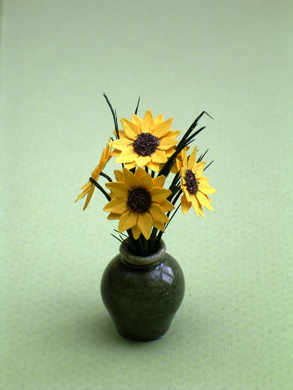 Small Sunflowers Paper Flower Kit for 1/12th Scale Dollhouses, Florists ...