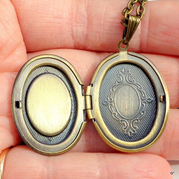 Hand Carved Conch Shell Victorian Locket Necklaceneo - Etsy