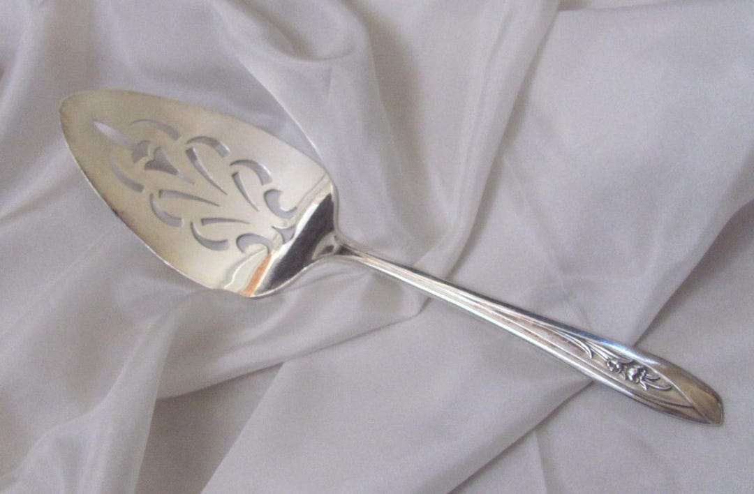 Silver Tulip Pattern - Silver Plate Pierced Pie Cake Dessert Server ...
