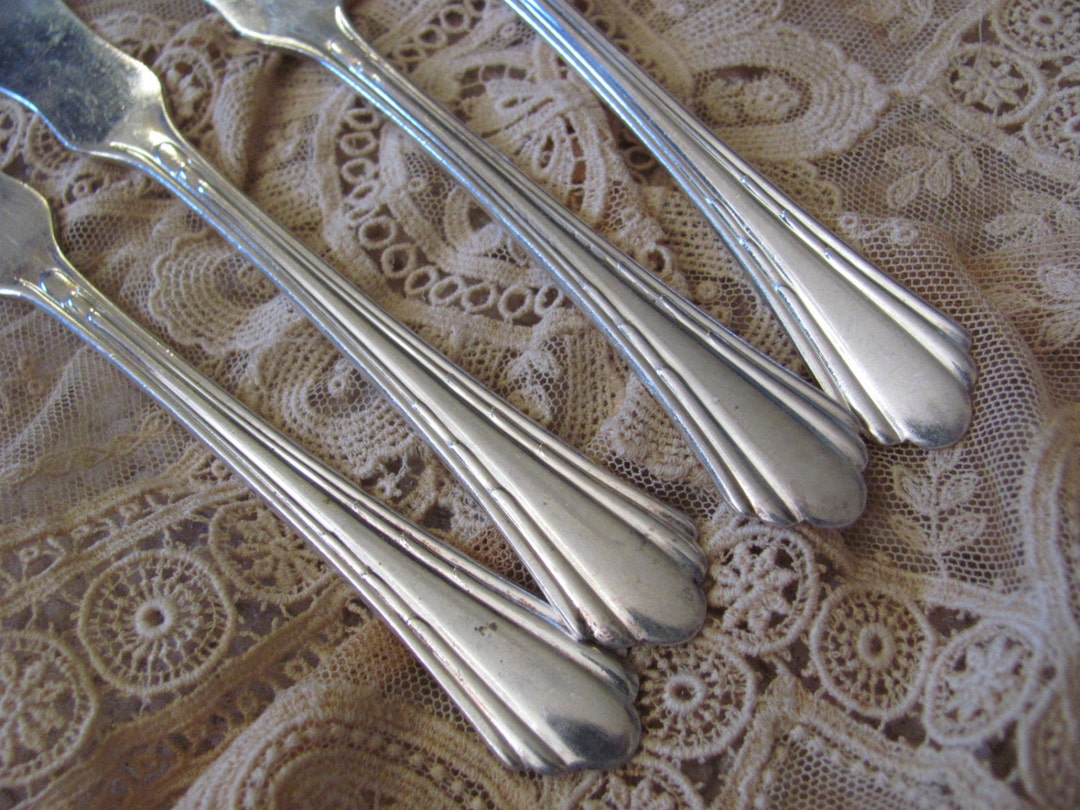 Racebrook // 4 Silver Plate Spreaders Knives Butter - Racebrook - Etsy