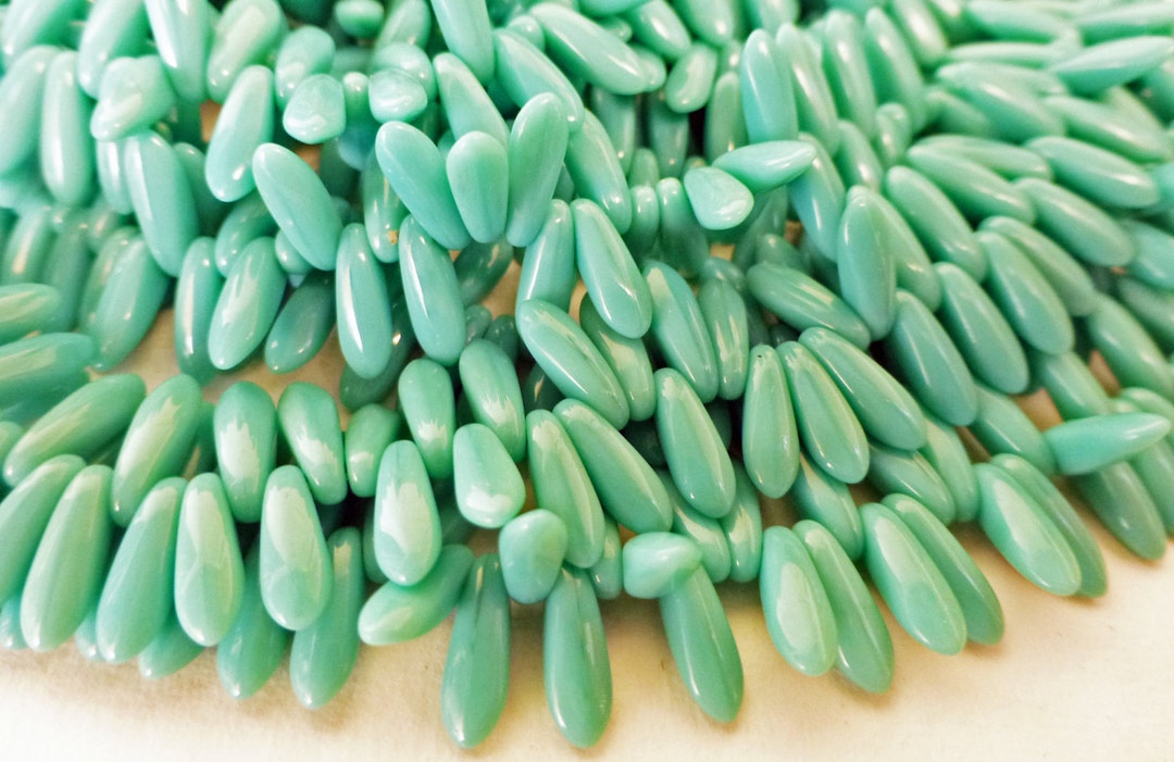 100 Czech Glass Tiny Dagger Drop Beads in Opaque Green - Etsy