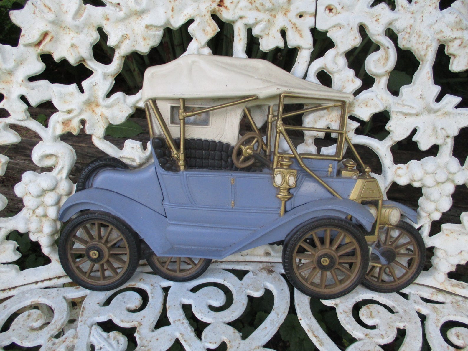 REDUCED FREE SHIP Vtg 1977 Syroco Style Antique Classic Ford | Etsy