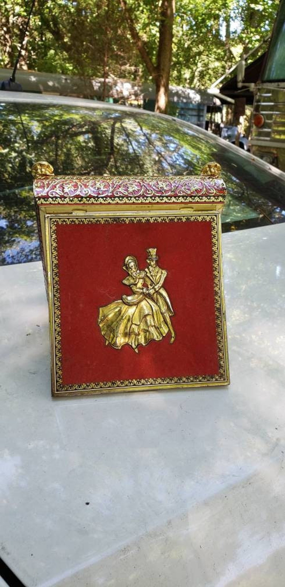 REDUCED FREE SHIPPING Vtg Western Germany Romance Couple Dancing Tin ...